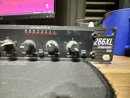 Компрессор DBX 266xl + Mixer F4-Usb