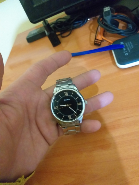Casio стильные часы кварц