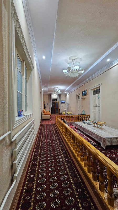 Urganch shahar yangi remontdan chiqqan hovli joy jihozlar bilan +garaj