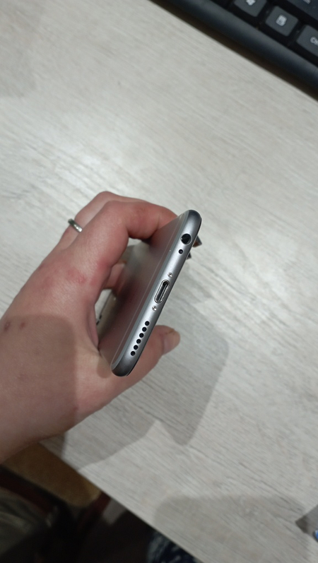 Продам iPhone 6 в идеальном состоянии.