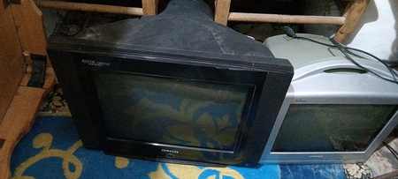 Televizor sotiladi 2 tasi 200.000 soʻm