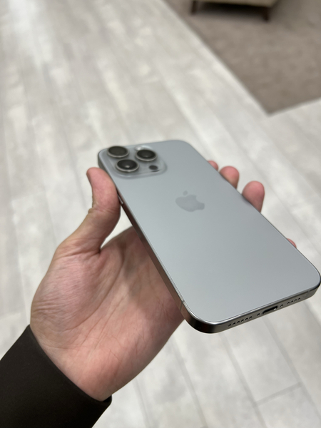 Iphone 15 pro Max 256gb srochniy sotiladi!