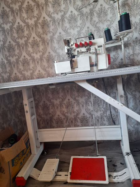 Tikuv mashinasi averlok
