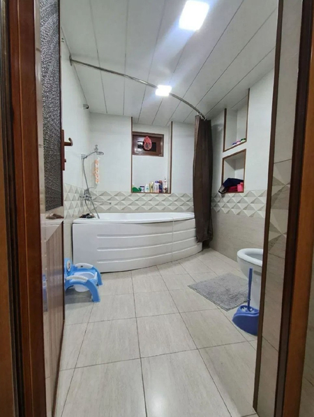 Продается 3х этажный дом. Подходит под бизнес . В доль дороги