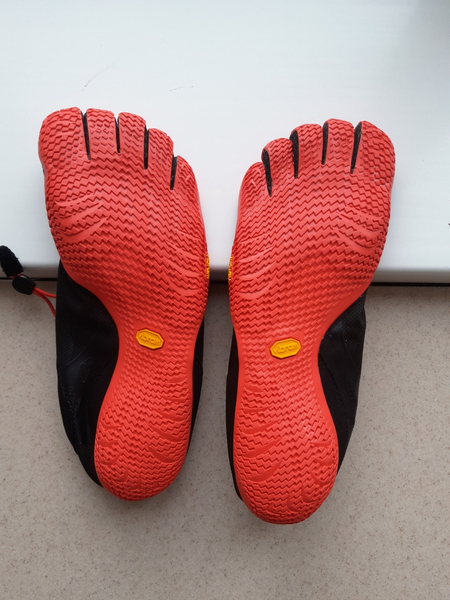 Vibram 5 fingers. Спортивная обувь