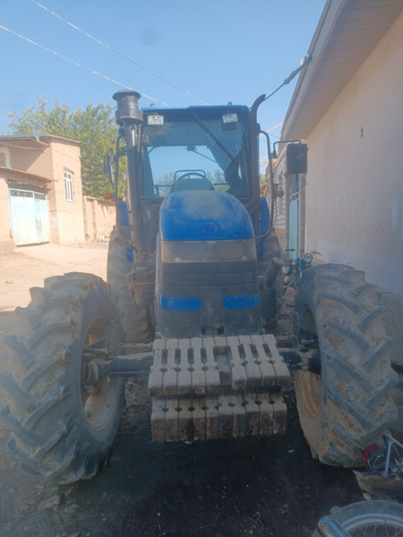 New Holland traktir I srochni sotiladi
