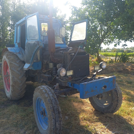 Traktor MTZ 80 sotiladi