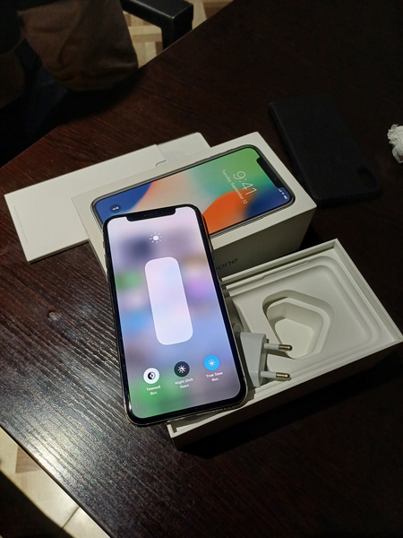 IPhone X Sotiladi 256GB Full Karobka dakment  yangidek