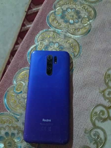 Redmi 9  sotiladi 4/64 yaxshi ishlatilgan ayibi yòq zaryadi 1 k ketadi