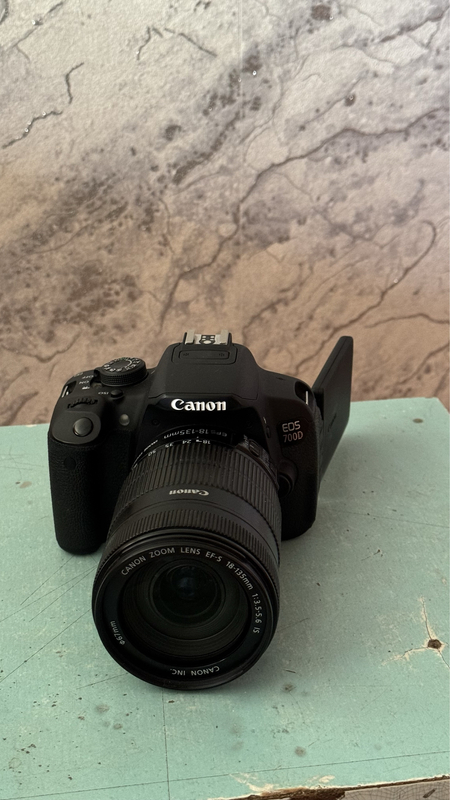 Canon 700D Холати яхши хамма нарсаси ишлиди штатифлари билан берилади.