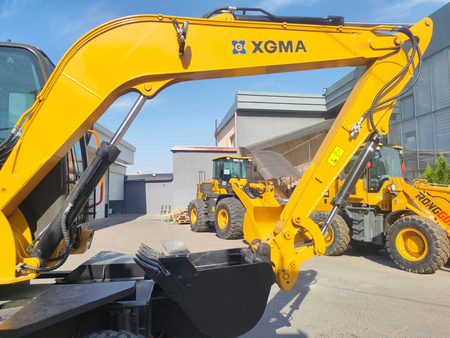 Экскаватор XG8085w с ручной передачей  0.3m³  48kw