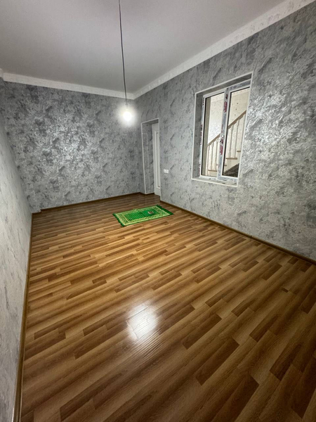 Bektemir rayonda uy srochna sotiladi 1.1 sotx 5 xona+oshxona+podvol