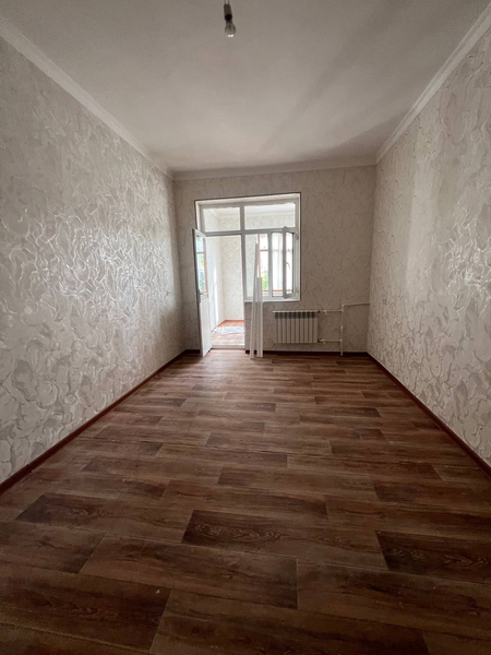KVARTIRA sotiladi 3xona 100kv.m srochna 530mlnga 10mikraroyon