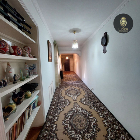 Продаётся квартира, 3-этаж 5-комнатная. Ориентир Шарк, Гор больница.