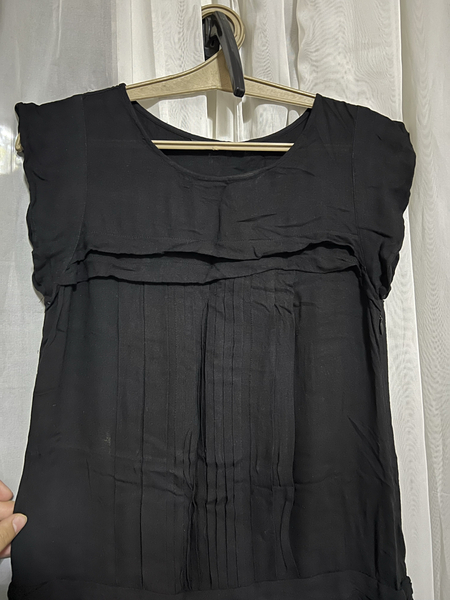 Черное платье бренда Massimo Dutti