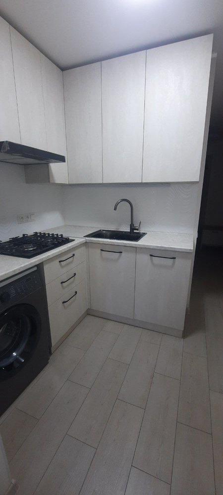 Массив Феруза ориентир Эко базар 1в2/2/5 кирпич, балкон 2х6, S42м2