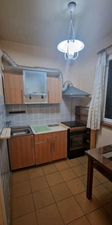 СРОЧНО про-ся 2 КОМ-Я кв-ра на ХУДОЖНИКОВА рядом с метро Б.И.Й.(97887)