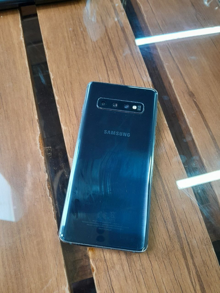 самсунг s10 8/128 холати яхши очилмаган