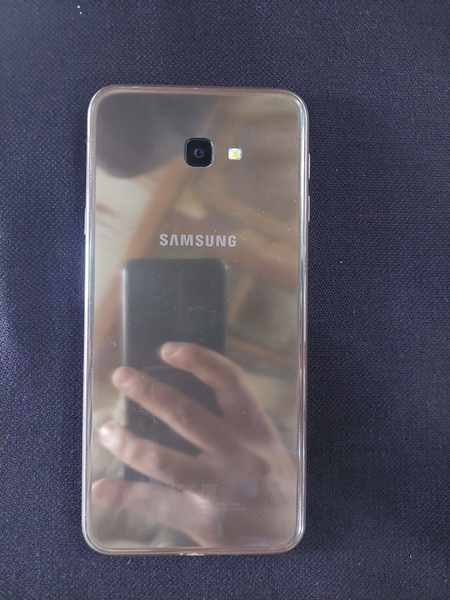 Samsung j4 plus sotiladi.