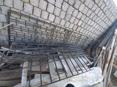 Металлическое готовое ограждение, калитка, из 16 мм, квадратного пруда