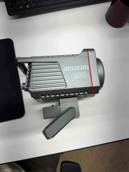 Amaran 200x + softbox