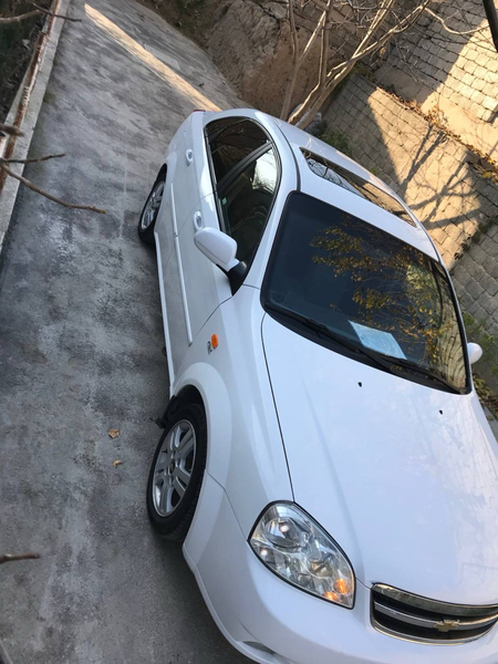 Lacetti sotiladi 1,8 holati zor gazi bor narxini kelishamiz