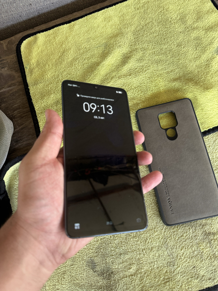 Huawey mate 20x pamit 6.128g holati ideal cheholi bor oqip tel qlila