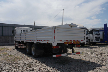 SHACMAN L300 Bartavoy qulay va hamyonbop narxda
