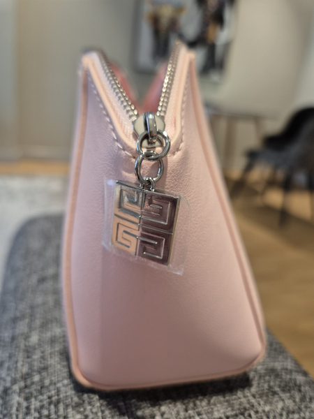Косметичка от Givenchy новая оригинал