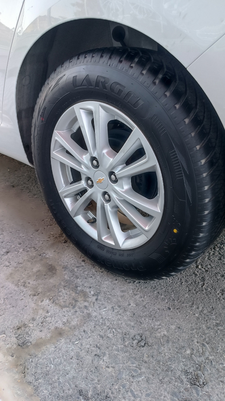 500 km yurgan yumshoq Largo archa 205/65/15 balon bor yangi holatga ay