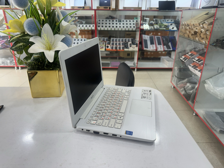 Asus core i3 ni idealidan arzonroq narxda keldi 8 gb ram oppogidan