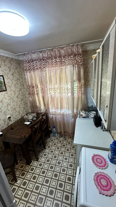 Чиланзар 5 метро Новза продается квартира1/1/4