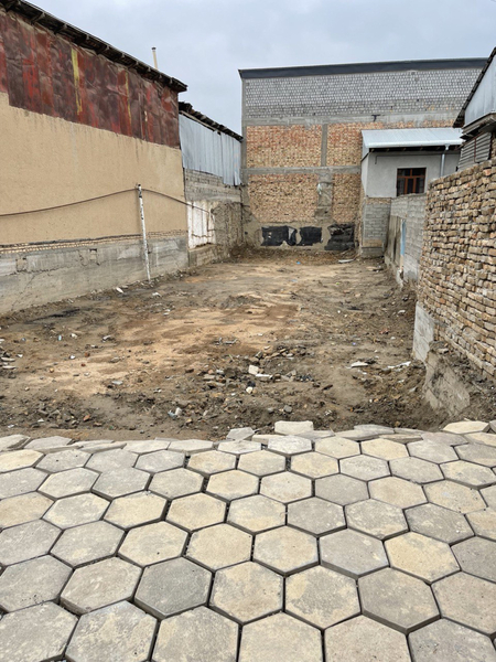 Продается двор под застройку. 4 сотки, Чорраха.