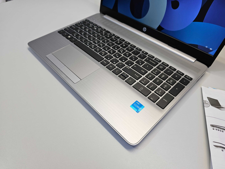 ПРОДАМ HP 250G8 Ноутбук Core™ i3 11-ПОКОЛЕНИЯ/8GB/512GBSSD/15.6