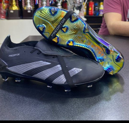 Футбольные бутсы Adidas predator