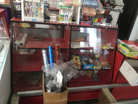 Продается холодильники, морозильник и полки для магазина.
