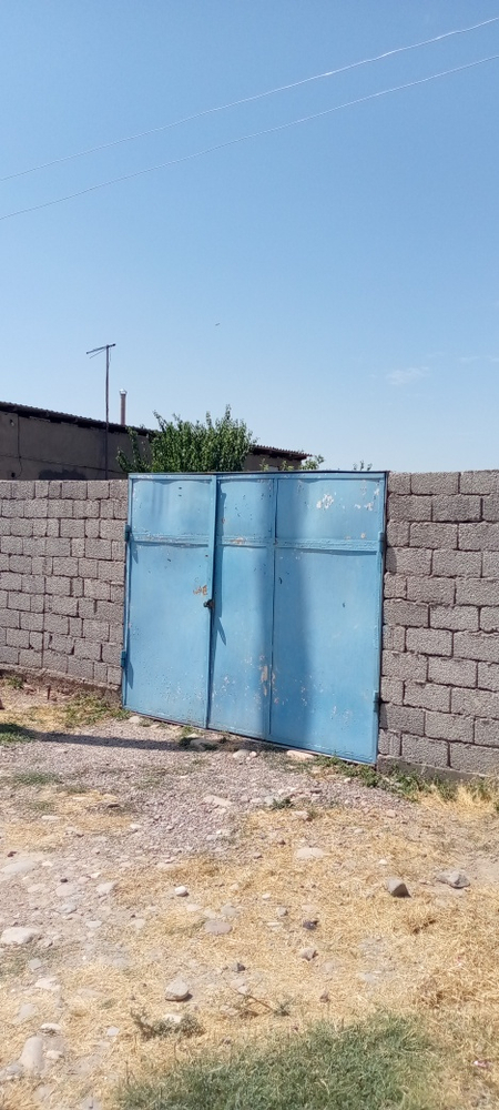 Товоксойда ховли сотилади. Обмен хам бор .