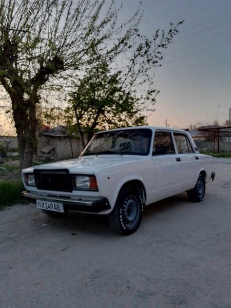 Vaz 2107 sotiladi