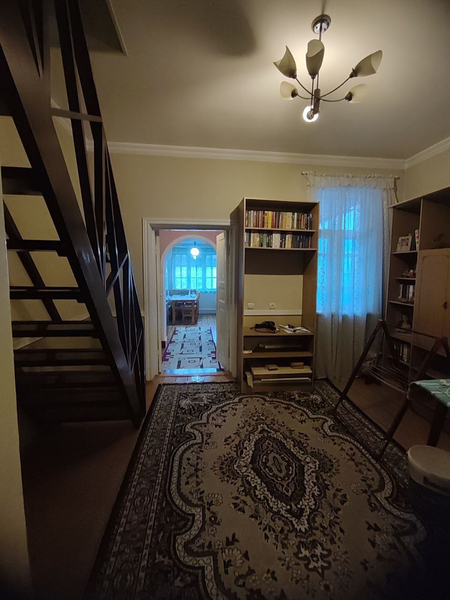 Мирабадский р-н. Парк Фуркат. 1.9- соток. 2-х этажный дом.