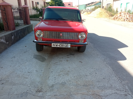 Vaz 21 011 sotiladi srochni