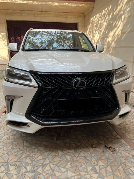 Lexus LX 570 White