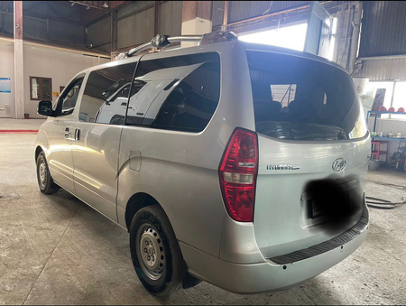 Продам минивэн Hyundai H1 в хорошем состоянии.