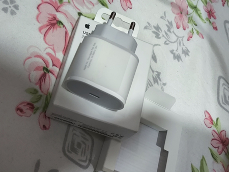 Продам блок зарядки Apple 20w original apple store