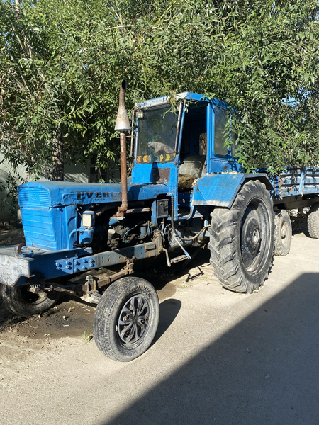 traktor t28.