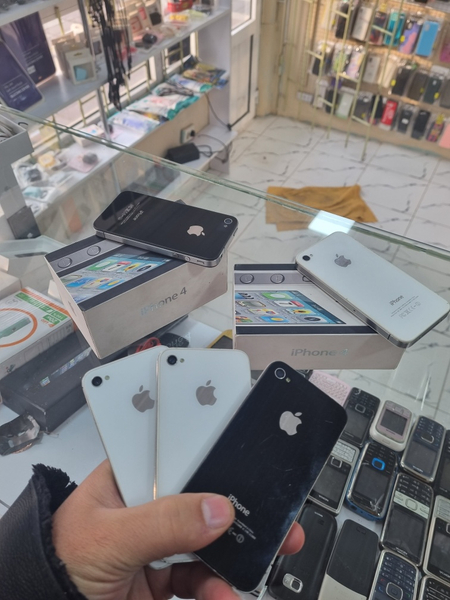 Iphone 4 harxil hamasi imekadan ôtgan 1tasi verezon qogan  hamasi zôr