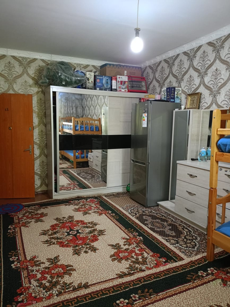 33кв 1 Хонали  квартира тезда сотилади Чилонзор 12 квартал