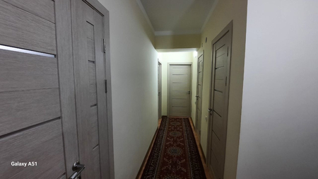 7chi mikrarayonda 3 etajda joylashgan 2 xonalik kv 71 kv m