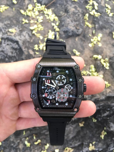 Richard Mille watch soat chasi sotiladi.