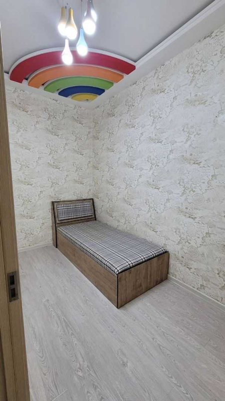 Срочно продается трехкомнатная квартира в Яккасарайе  8/9 (J2850)