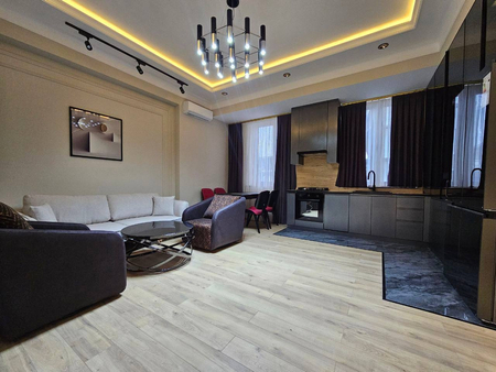 Срочно продается 3х ком.квартира в новост-ке,ор-р:Алайский рынок, 80м2